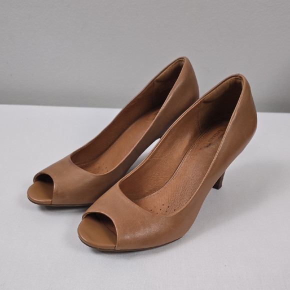 Clarks | Shoes | Clarks Artisan Elegant Tan Peeptoe Open Toe Heels ...